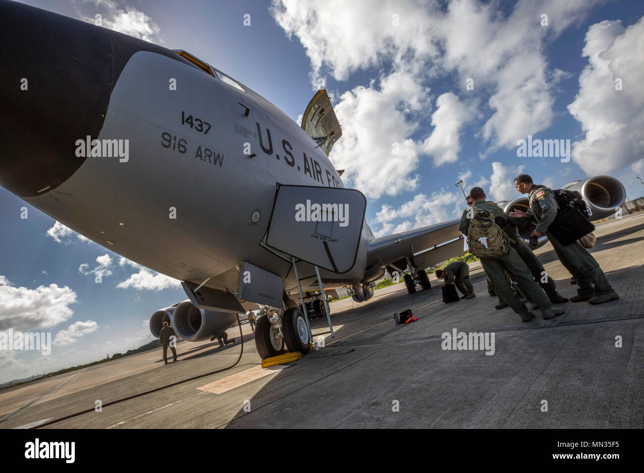 U.S. Air Force flight nurses and aeromedical evacuation technicians ...