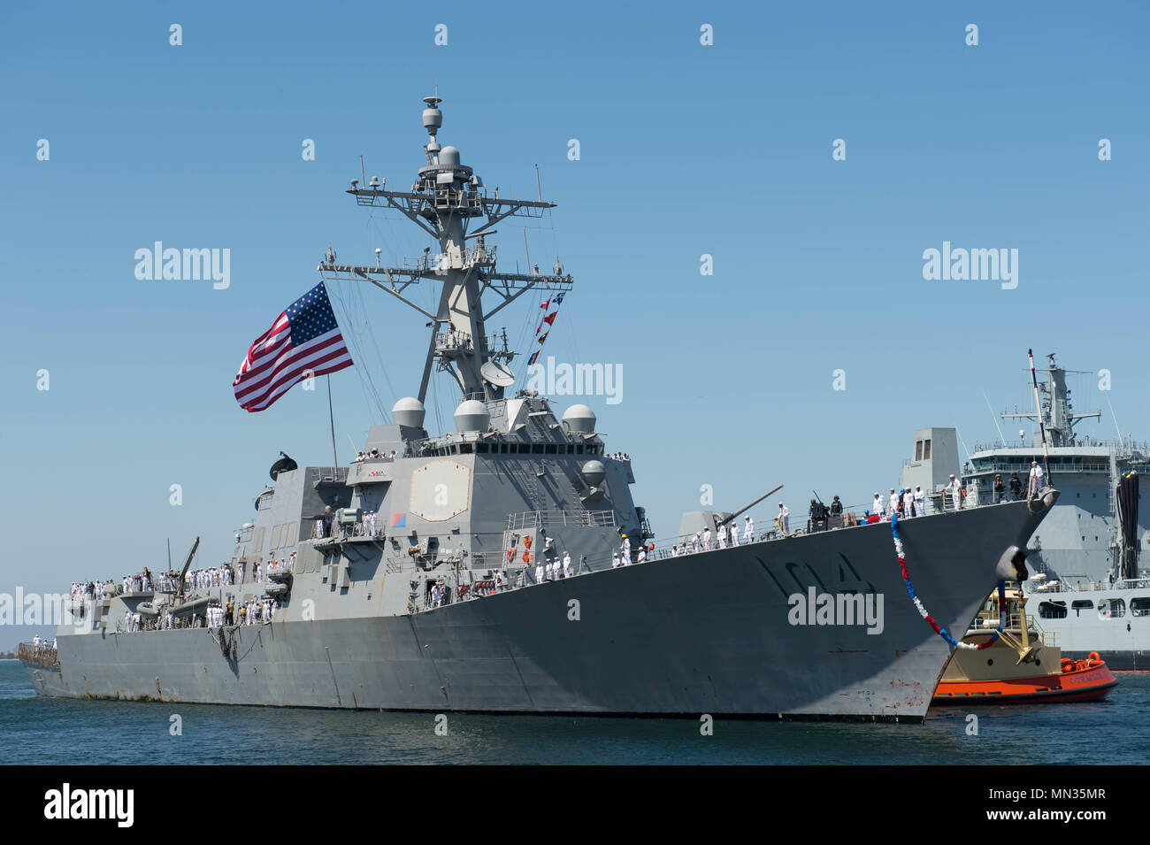 170828-N-OW019-007 SAN DIEGO (Aug. 28, 2017) Sailors aboard Arleigh ...