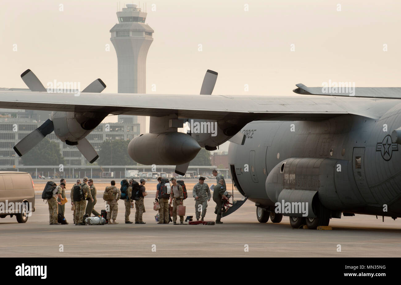 Sts 130 hi-res stock photography and images - Alamy