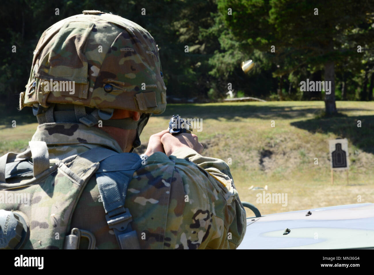 Oregon Army National Guard Pfc. Blake Snyder, with D Company, 1st ...