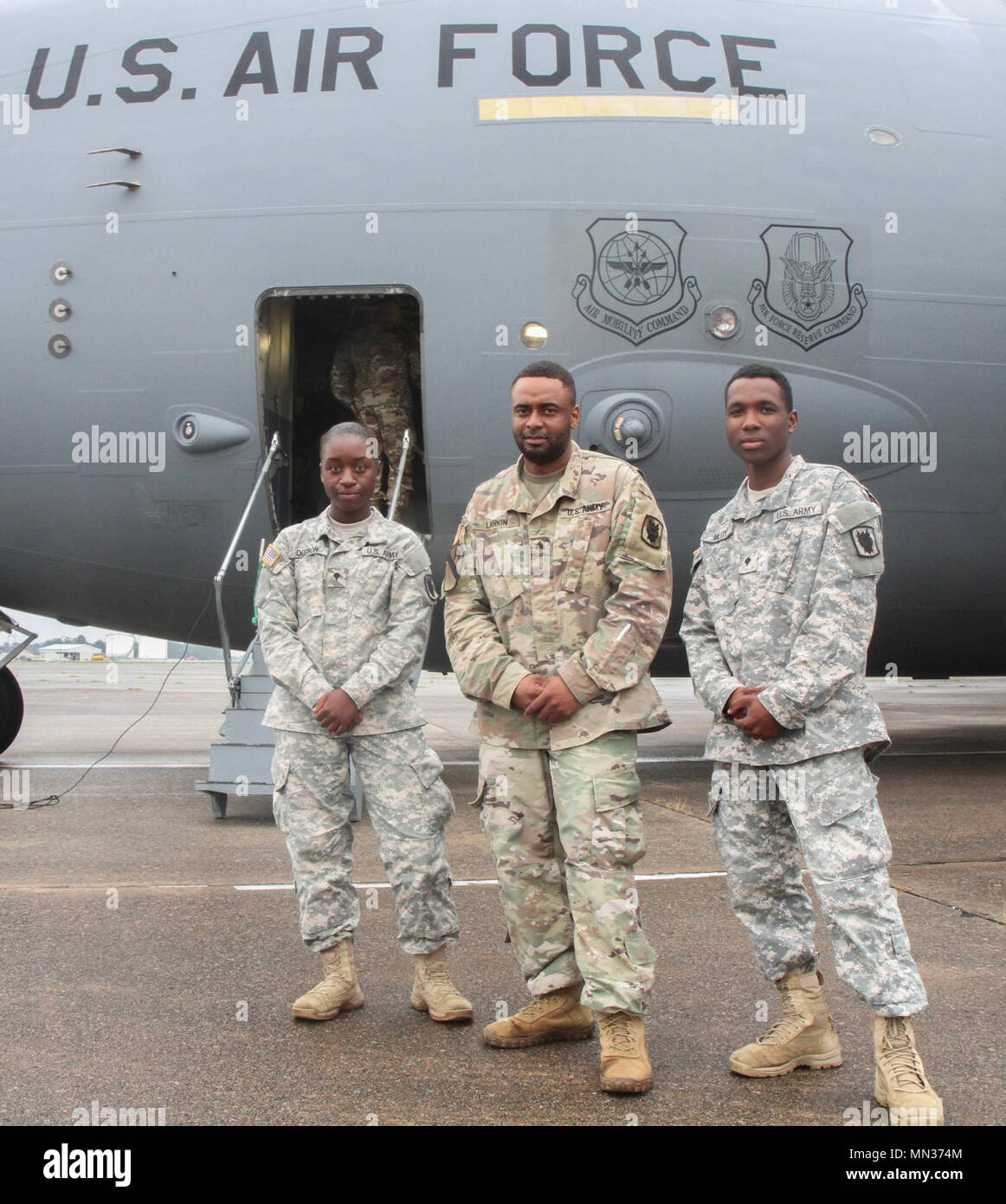 HUNTER ARMY AIRFIELD, GA -- Sgt. Carrington Larkin (center), a ...