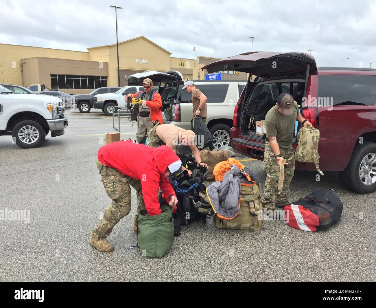 Pararescuemen from Alaska and California Air National Guard rescue ...
