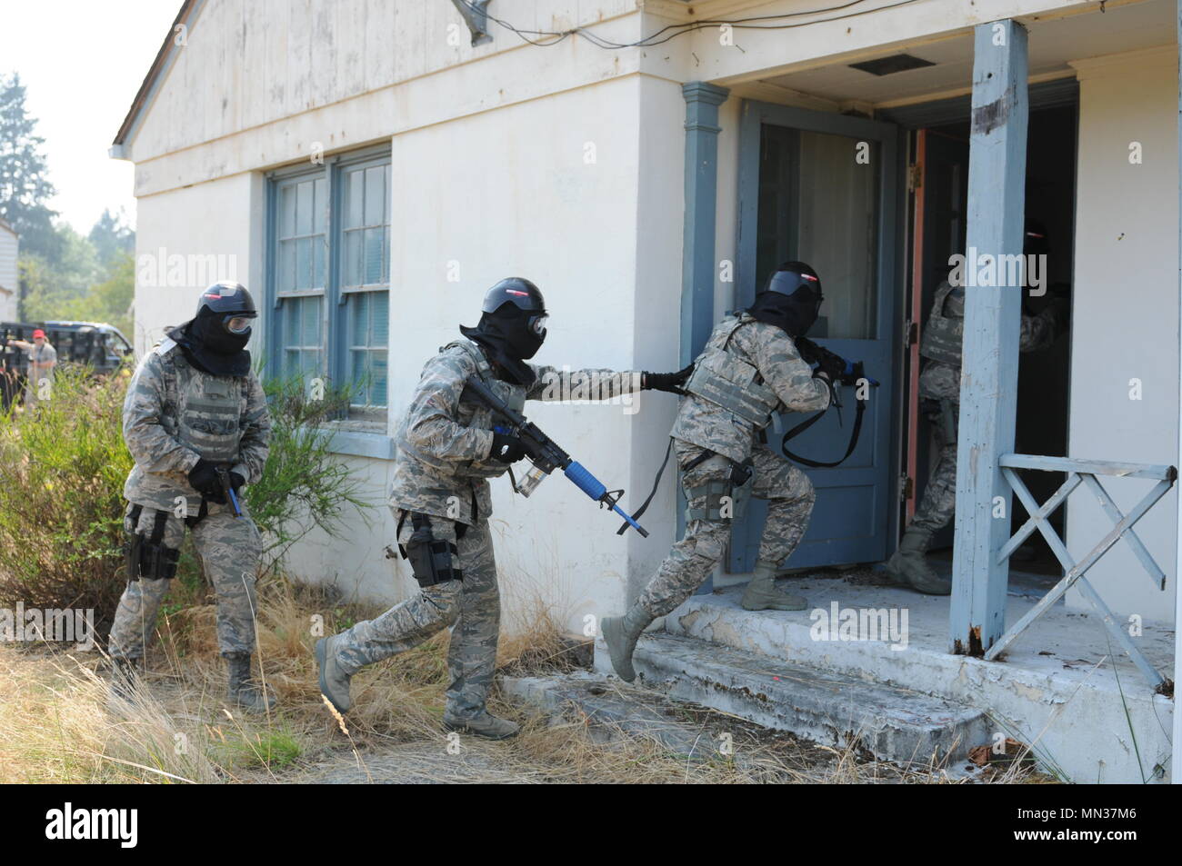 Airmen from the Washington Air National Guard's 194th Security Forces ...