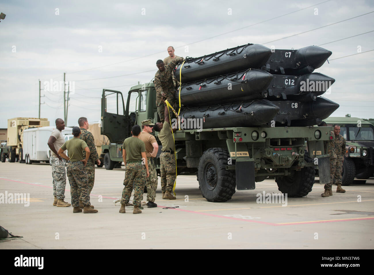 Marines from Charlie Company, 4th Reconnaissance Battalion, 4th Marine ...