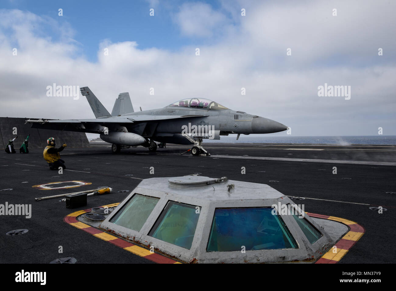 F a 18f super hornet f414 jet engine hi-res stock photography and ...