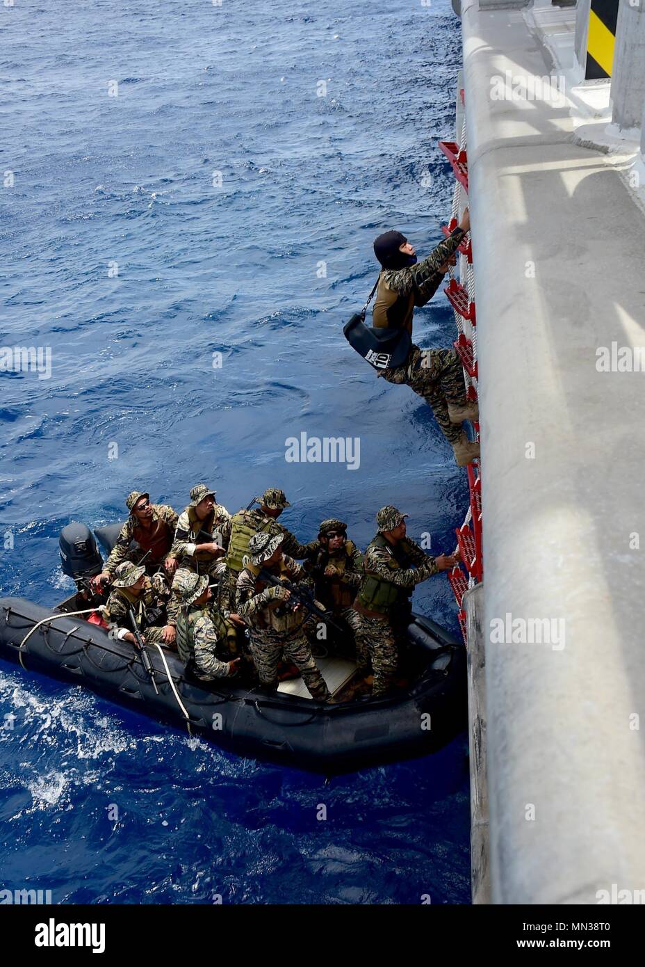 170830-N-QV906-087 AT SEA (August 30, 2017) Members of the Philippine ...