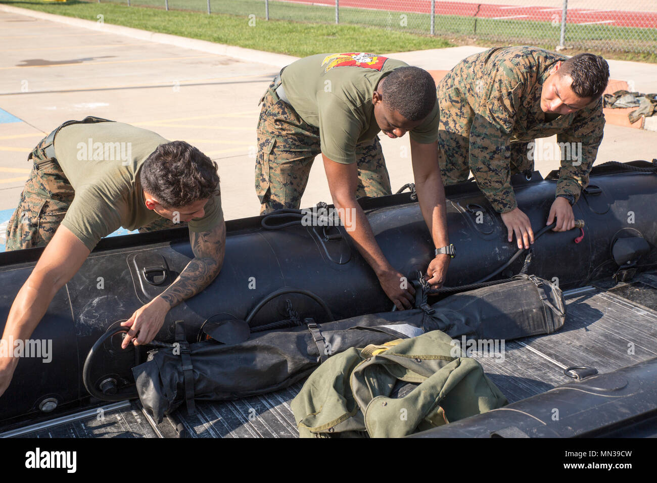 KATY, Texas – Marines with 4th Reconnaissance Battalion, 4th Marine ...