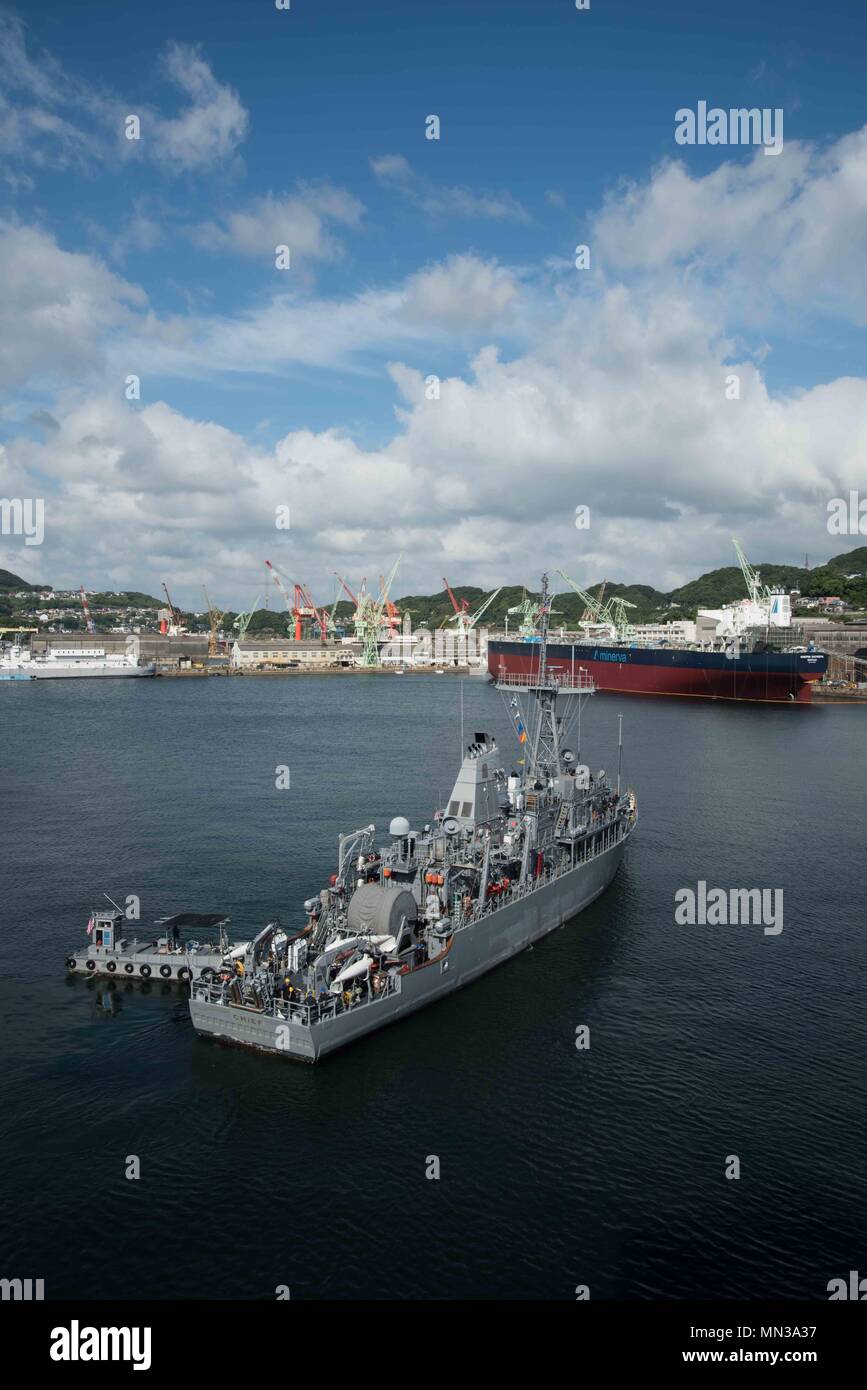 Moored mines hi-res stock photography and images - Alamy