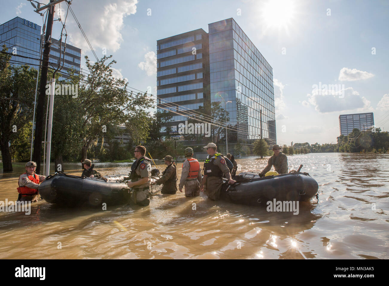 Marines with Charlie Company, 4th Reconnaissance Battalion, 4th Marine ...