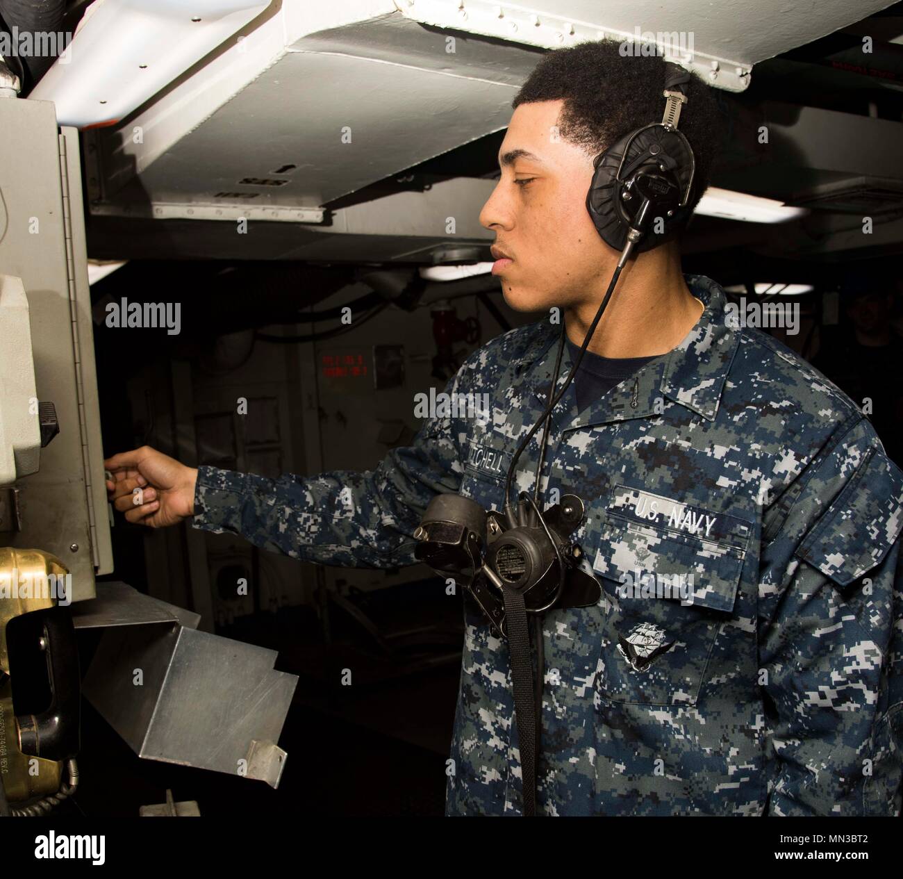 170823-N-FG807-070 PORTSMOUTH, Va. (Aug. 23, 2017) Aviation Ordnanceman ...