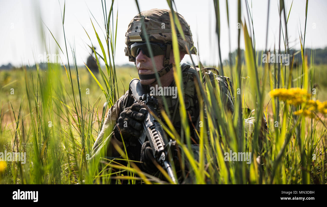 U.S. Army Staff Sgt. Ricky Tipton, assigned to 225 Brigade Support ...