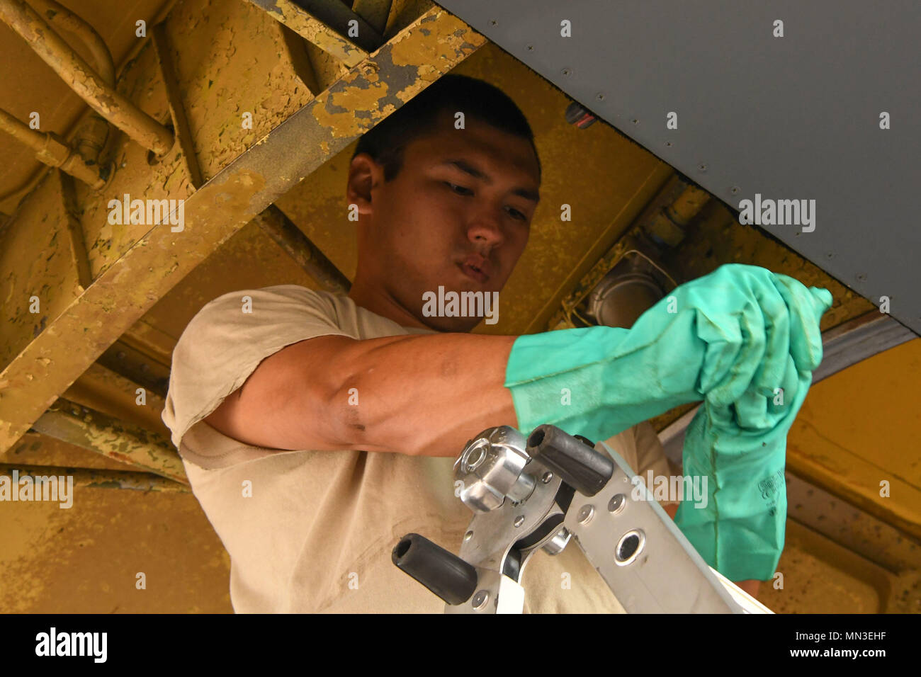 U.S. Air Force Staff Sgt. Stan Frazier, 307th Aircraft Maintenance ...
