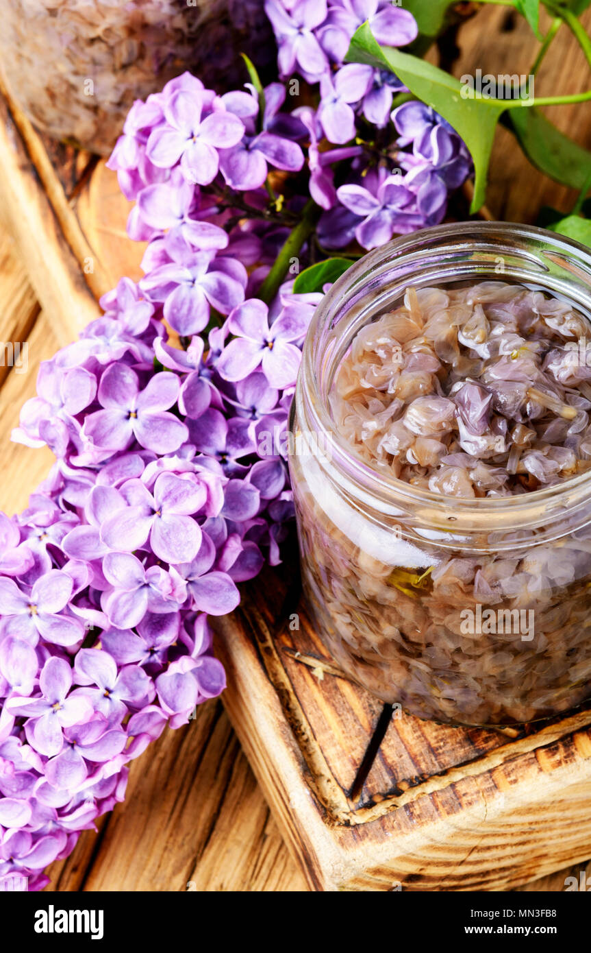 Spring flowers jam jar hi-res stock photography and images - Alamy