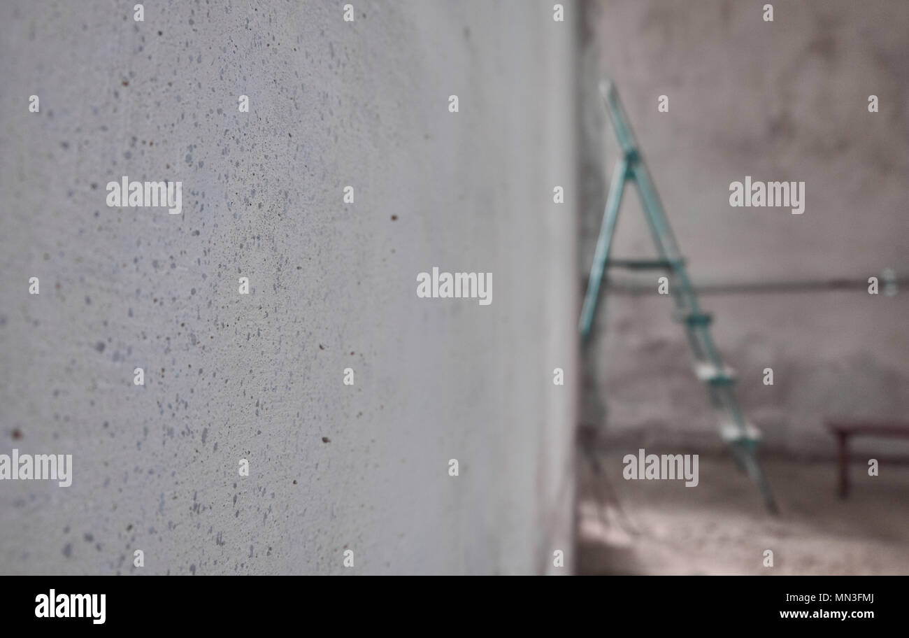 Ladder in a empty unfinished room. Apartment interior remodel Stock ...