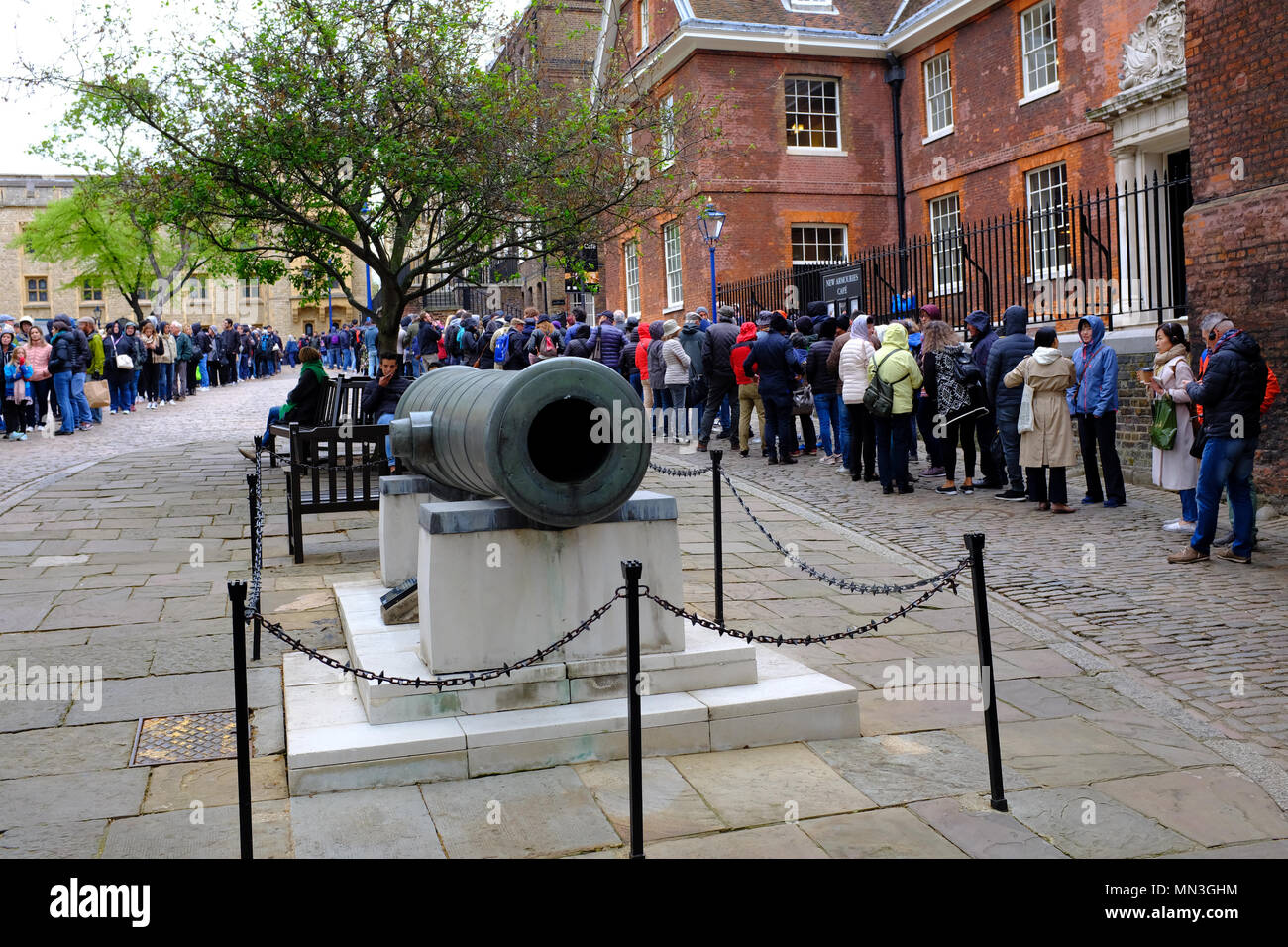 Cannon at The Tower of London UK Stock Photo - Alamy