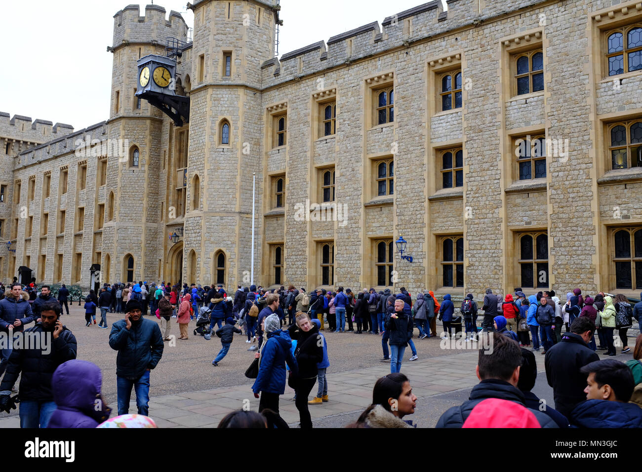 People queuing to see the Crown Jewels at The Tower of London UK Stock ...
