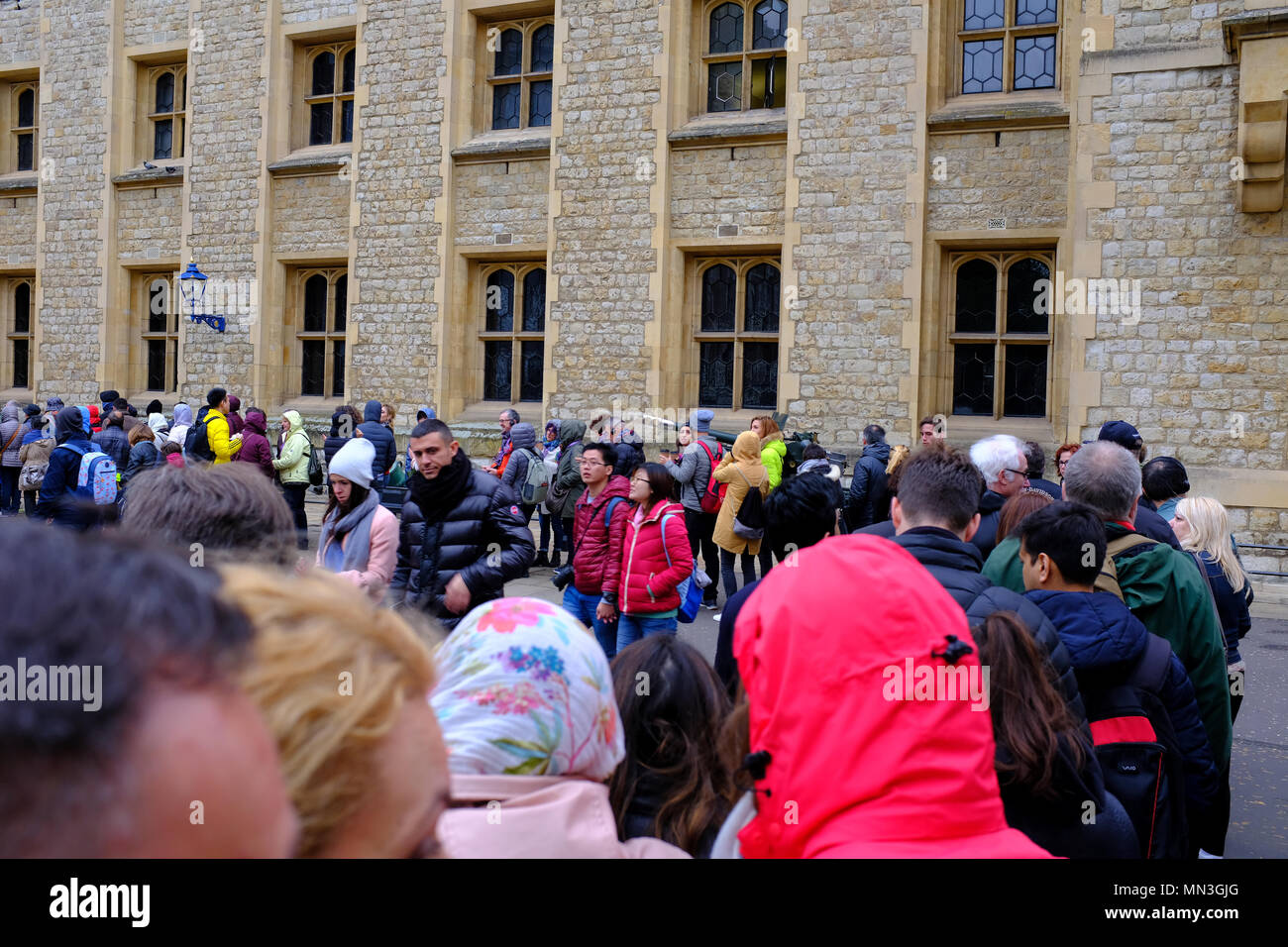 People queuing to see the Crown Jewels at The Tower of London UK Stock ...