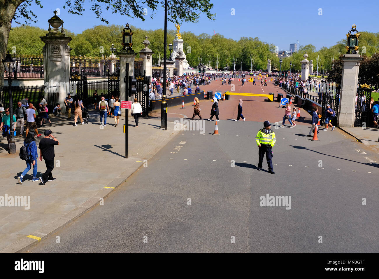 Buckingham gate hi-res stock photography and images - Alamy