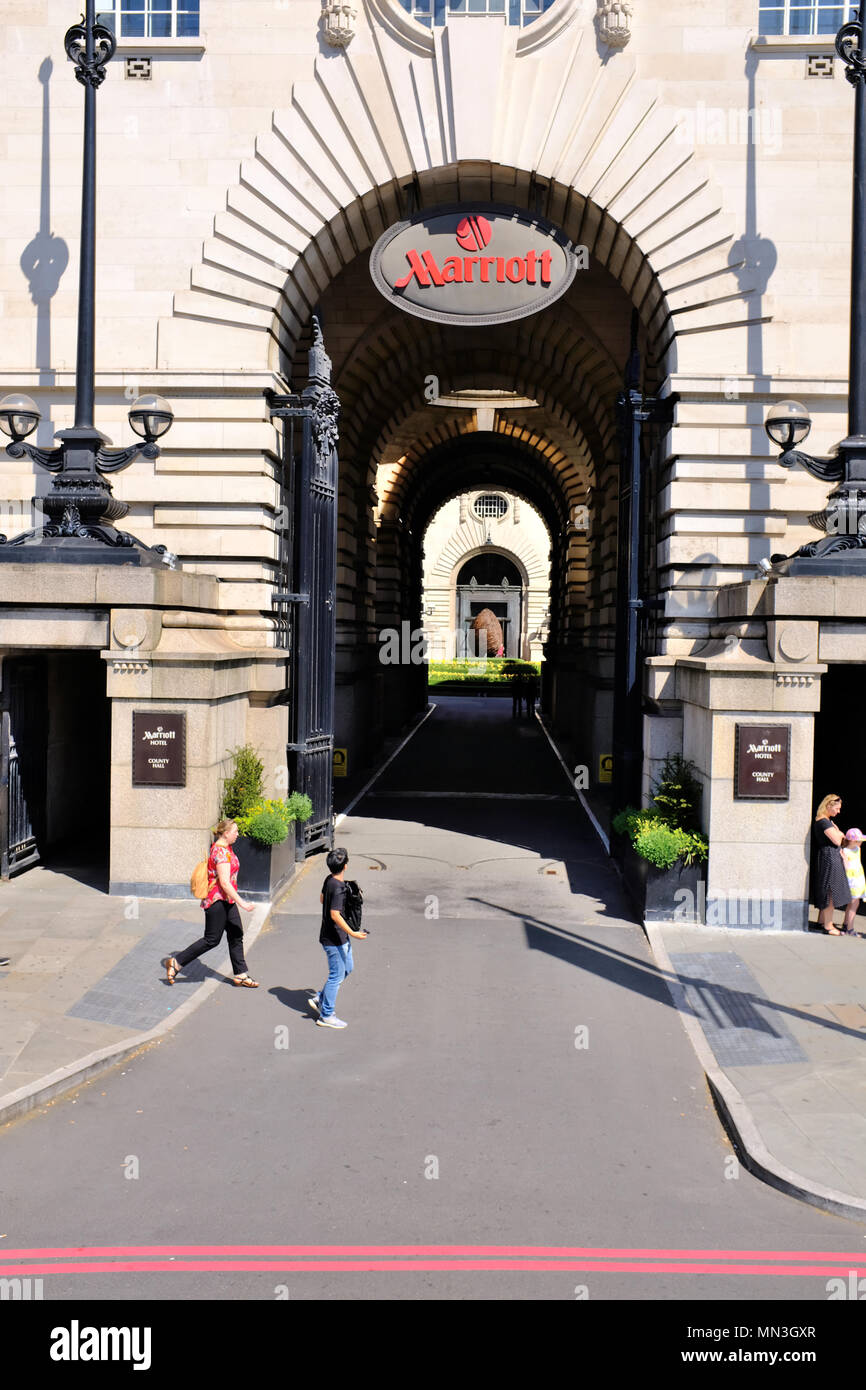 Westminster Bridge Road Marriot Hotel Stock Photo - Alamy