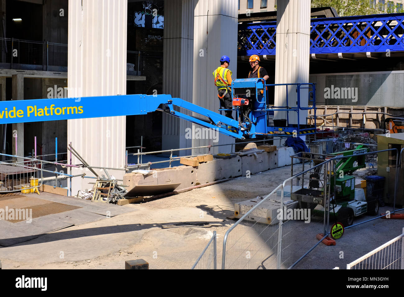 High rise building inspection by cherry picker hi-res stock photography ...