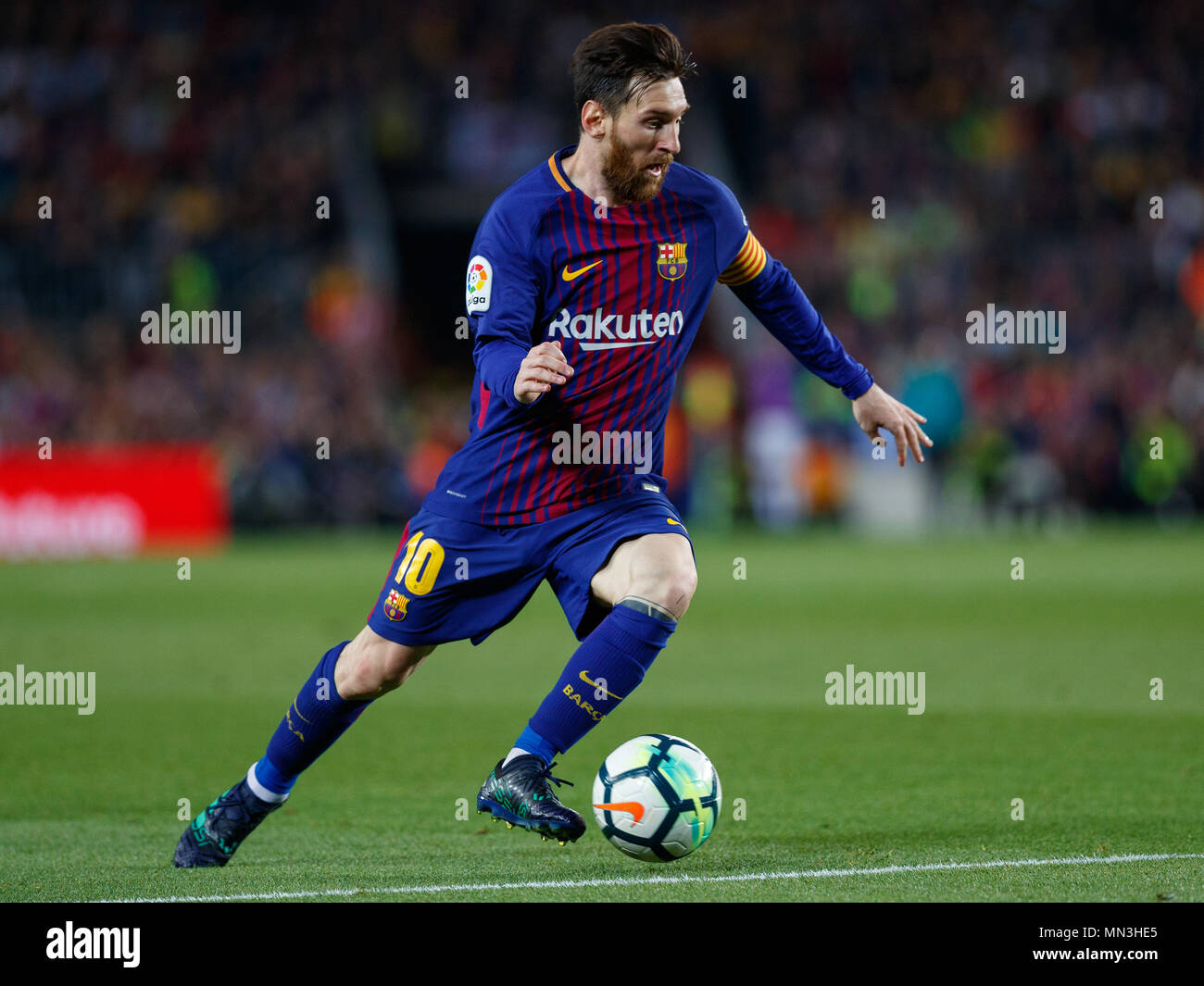 Lionel messi barcelona in action hi-res stock photography and images ...