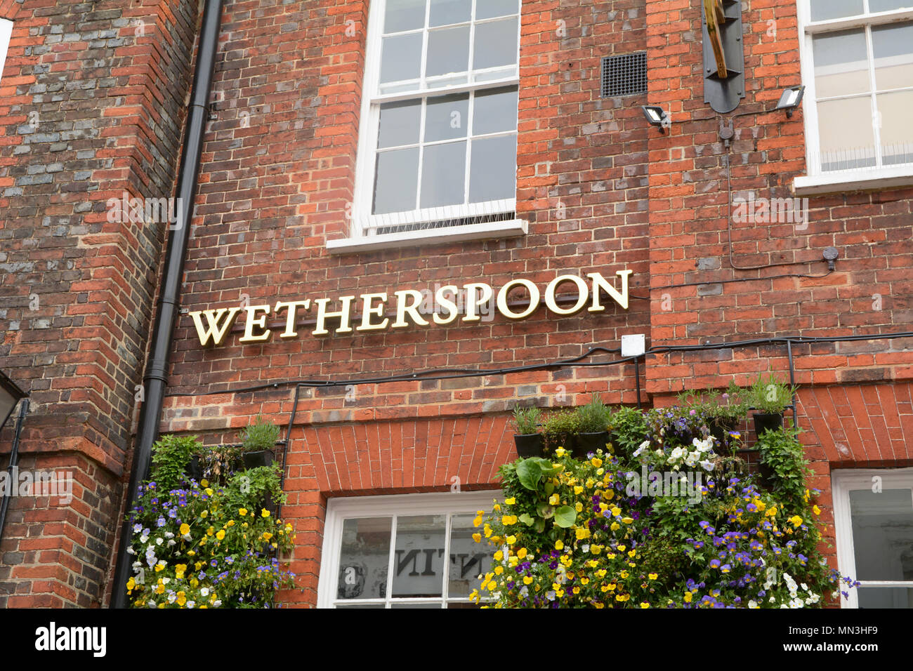 Wetherspoon logo hi-res stock photography and images - Alamy