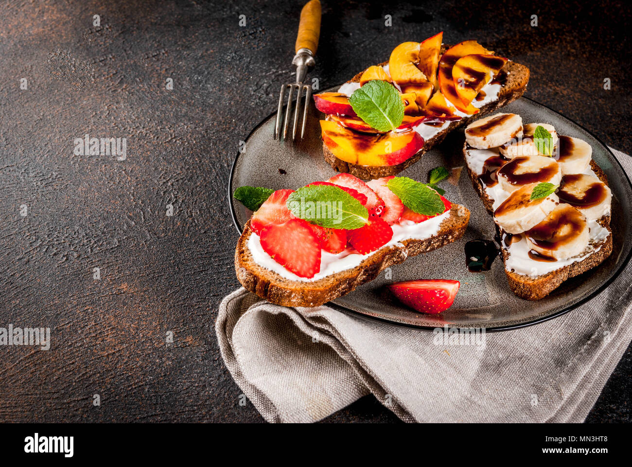 Healthy summer breakfast snack, Rye toast sandwiches with fruit and ...