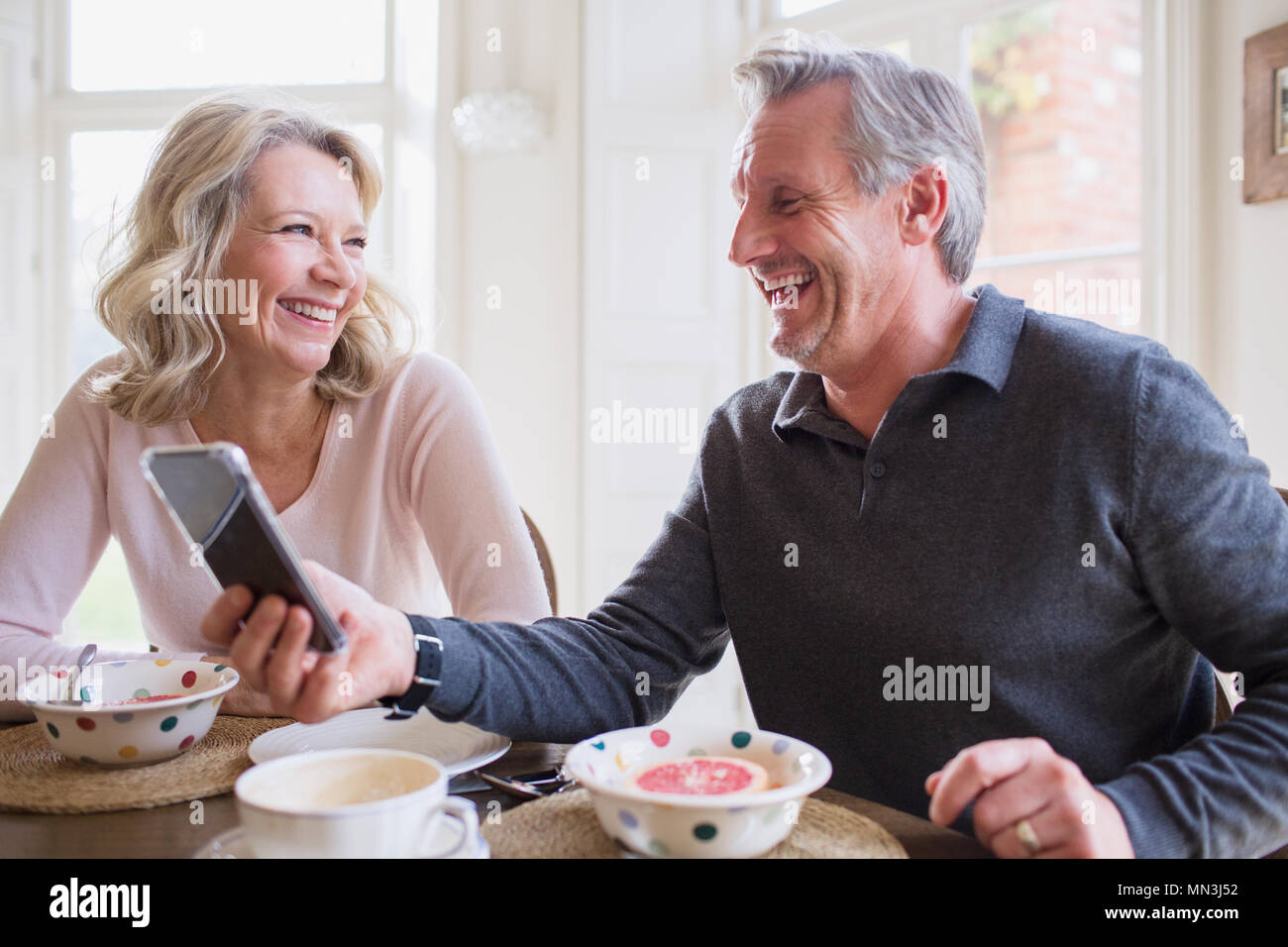 Smart phone laughing hi-res stock photography and images - Alamy