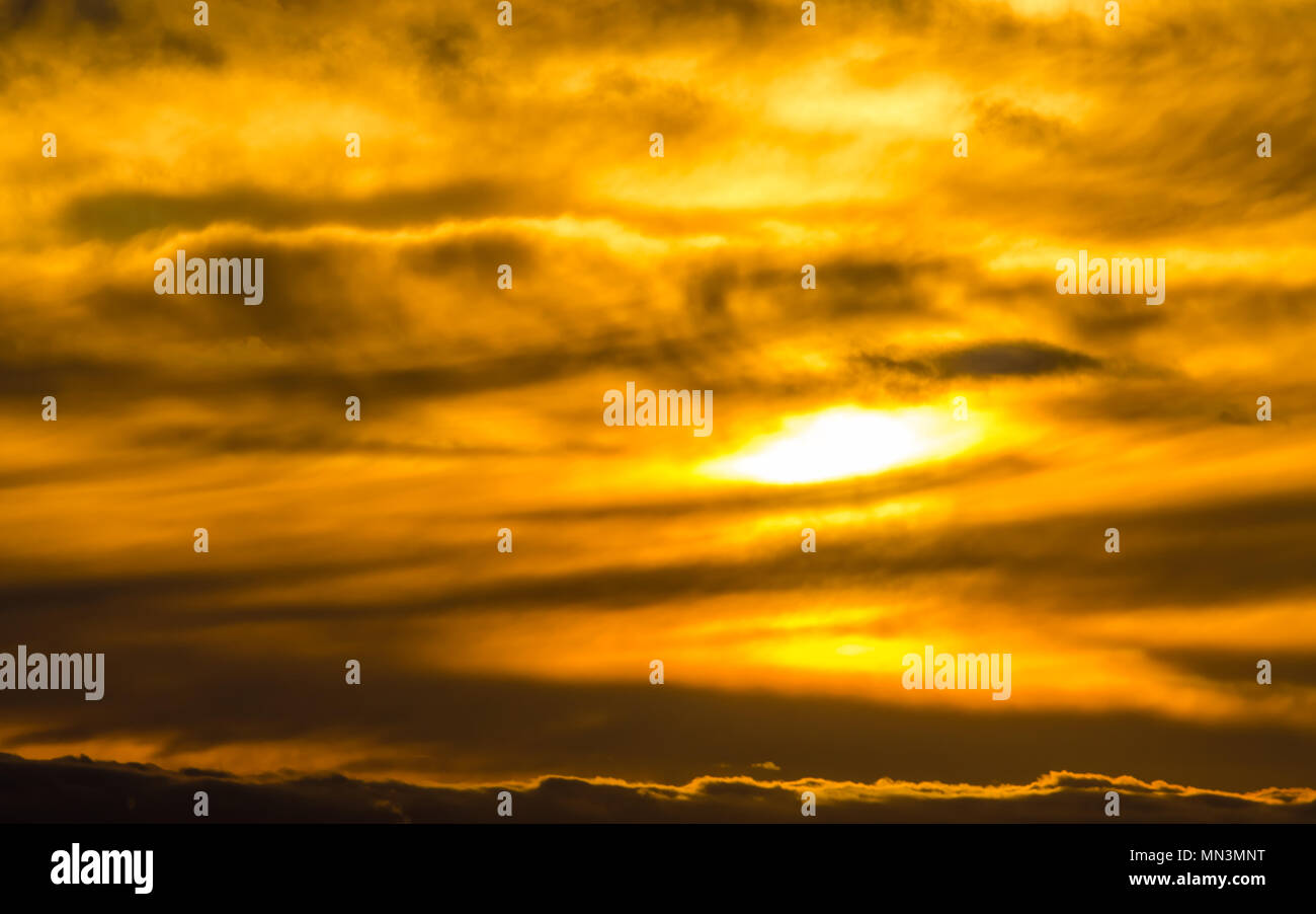 dramatic wink of the sun Stock Photo - Alamy