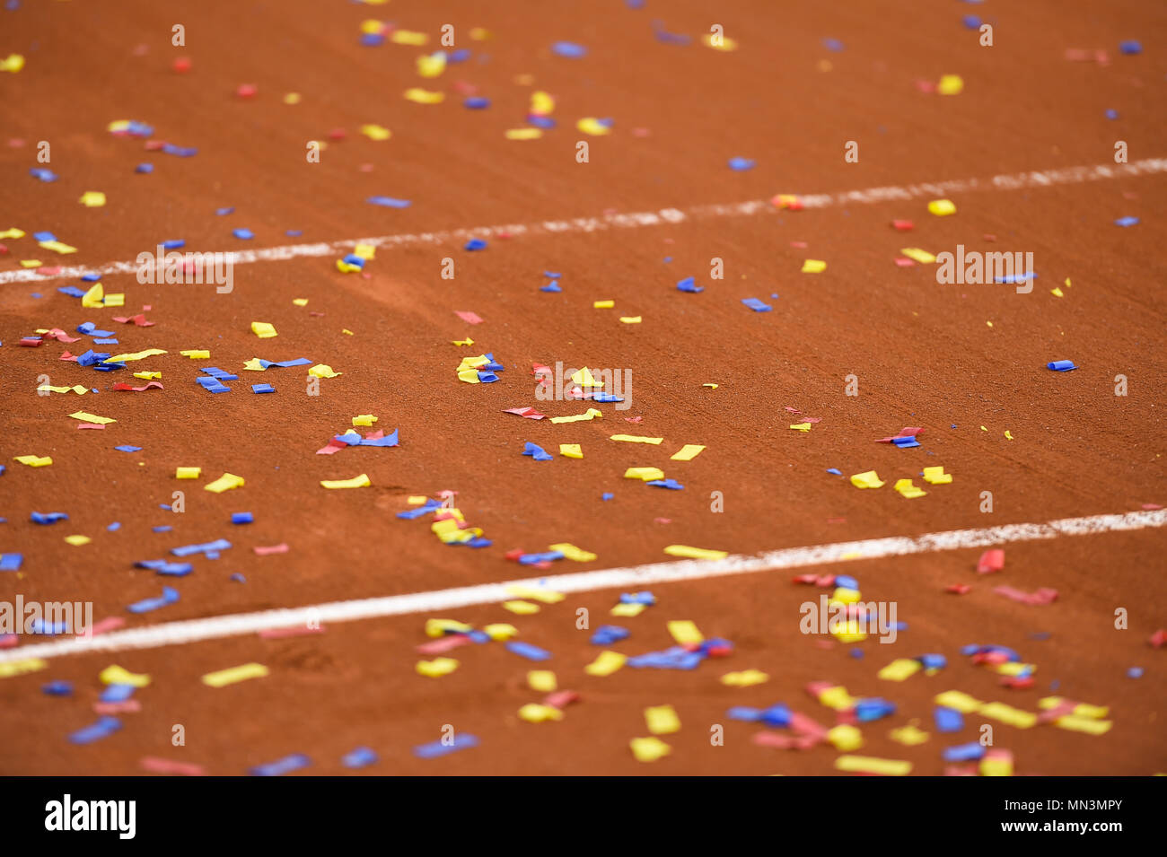 Detail show with confetti on a tennis clay court Stock Photo - Alamy