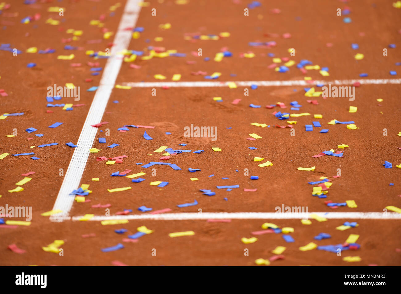 Detail show with confetti on a tennis clay court Stock Photo - Alamy