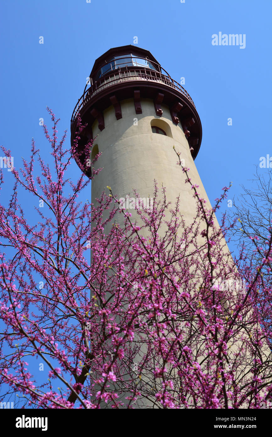The tower of the Grosse Point Light Station in Evanston IL rises over ...