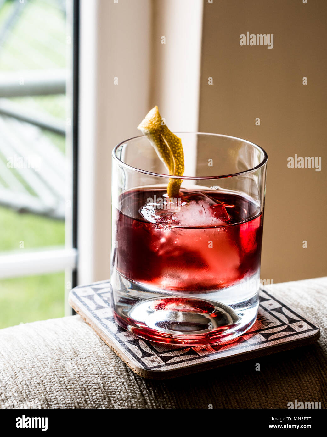 Martini with lemon peel hi-res stock photography and images - Alamy