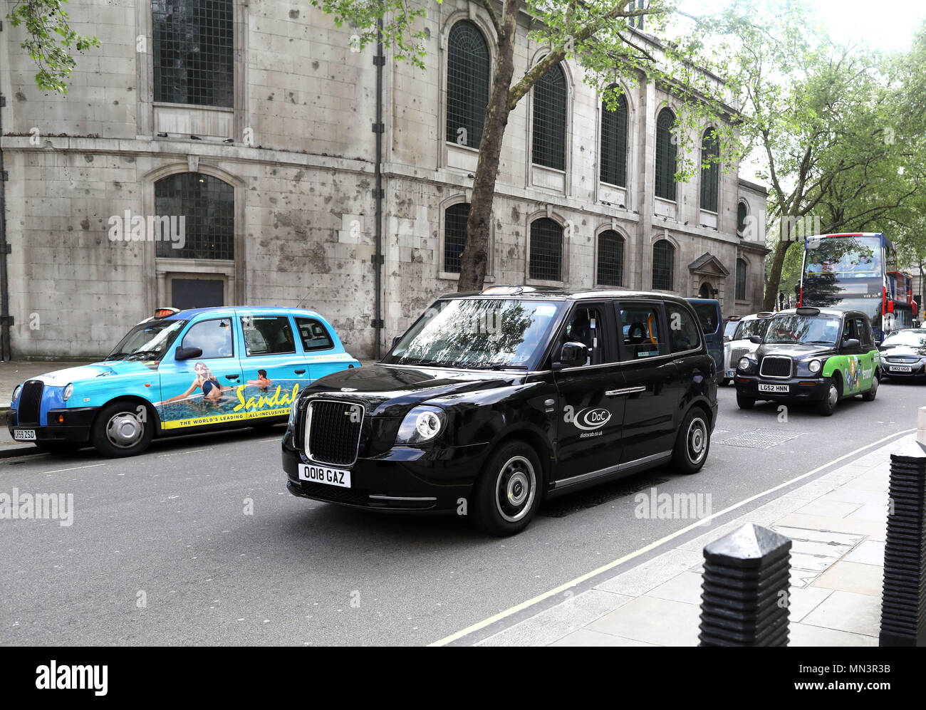 Pic shows: TX eCity - LEVC - London’s first new electric taxi ahead of ...