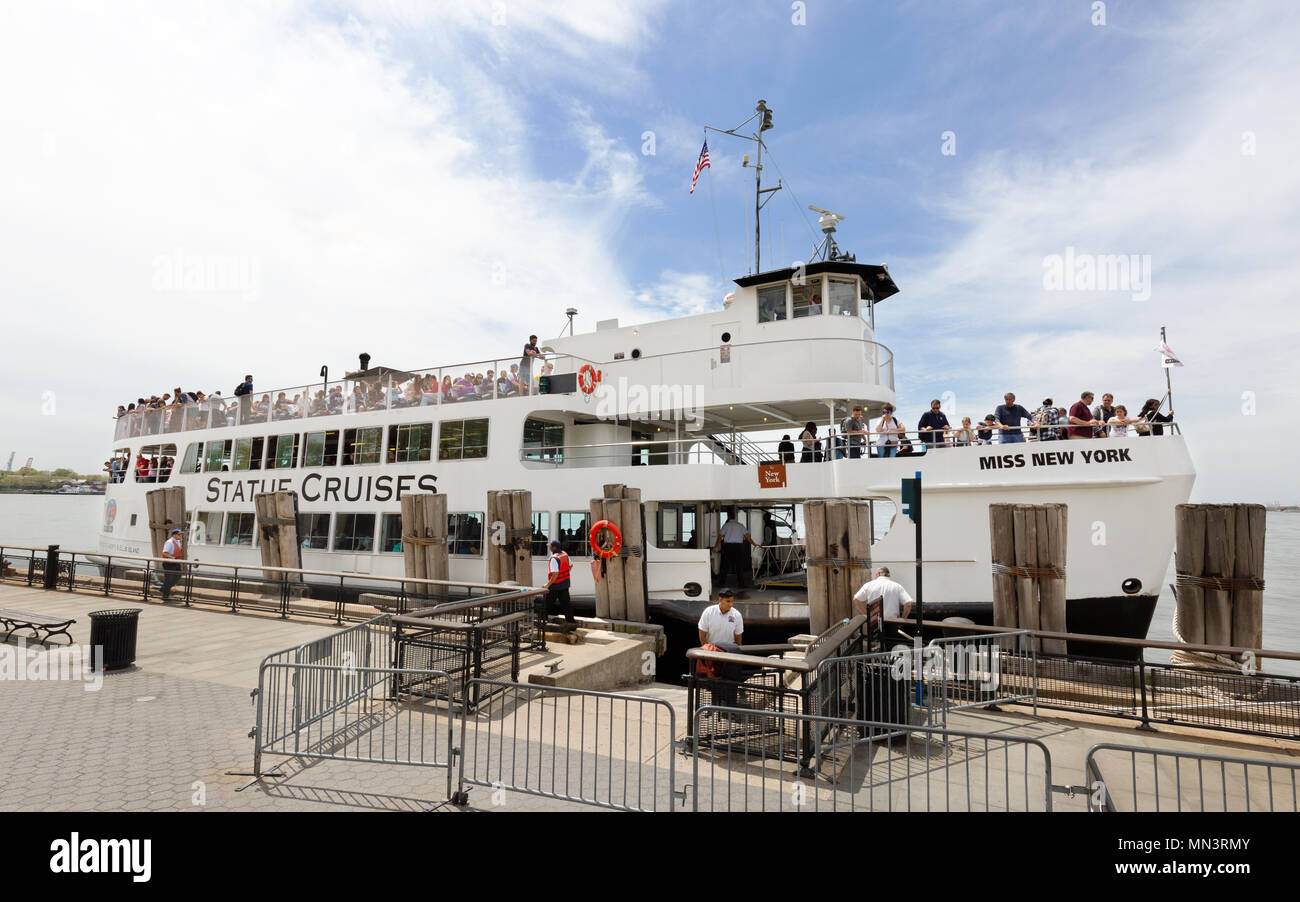Miss New York ship - Passengers on a Statue Cruises cruise boat tour to ...