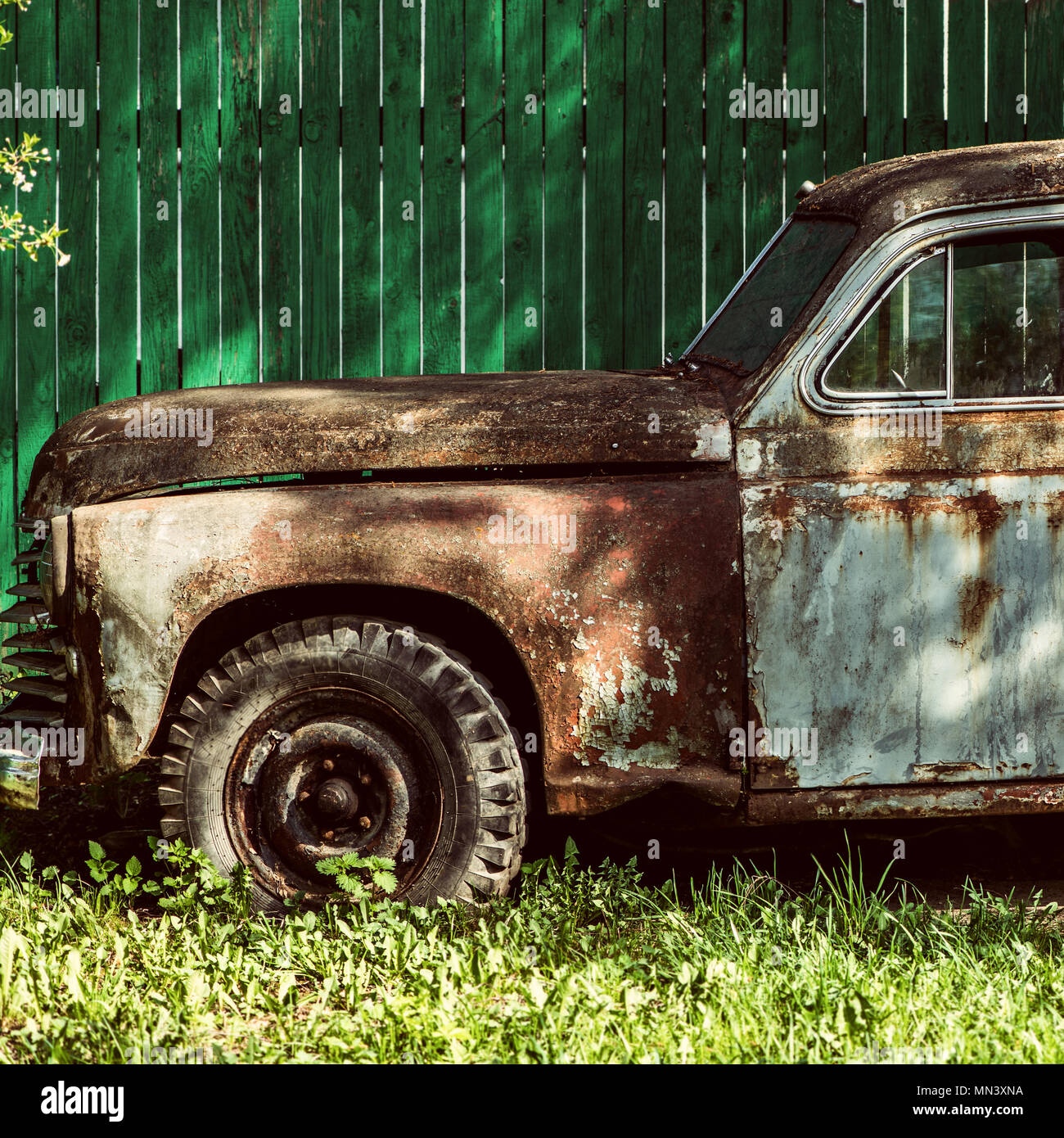 An old rusty abandoned car outdoors. broken car close-up view Stock Photo - Alamy