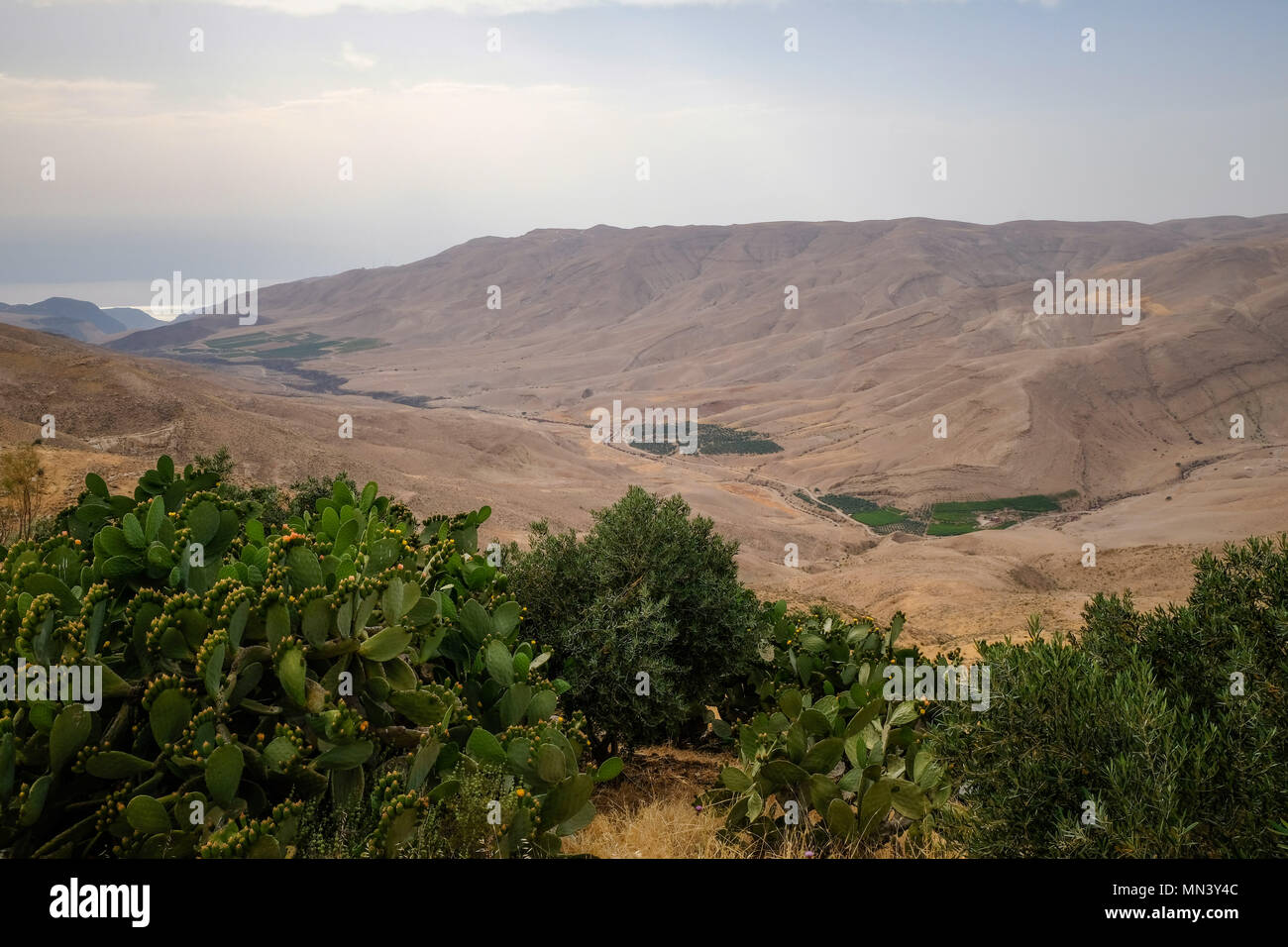 Arid climate landscape with mountains and cloudy sky Stock Photo - Alamy
