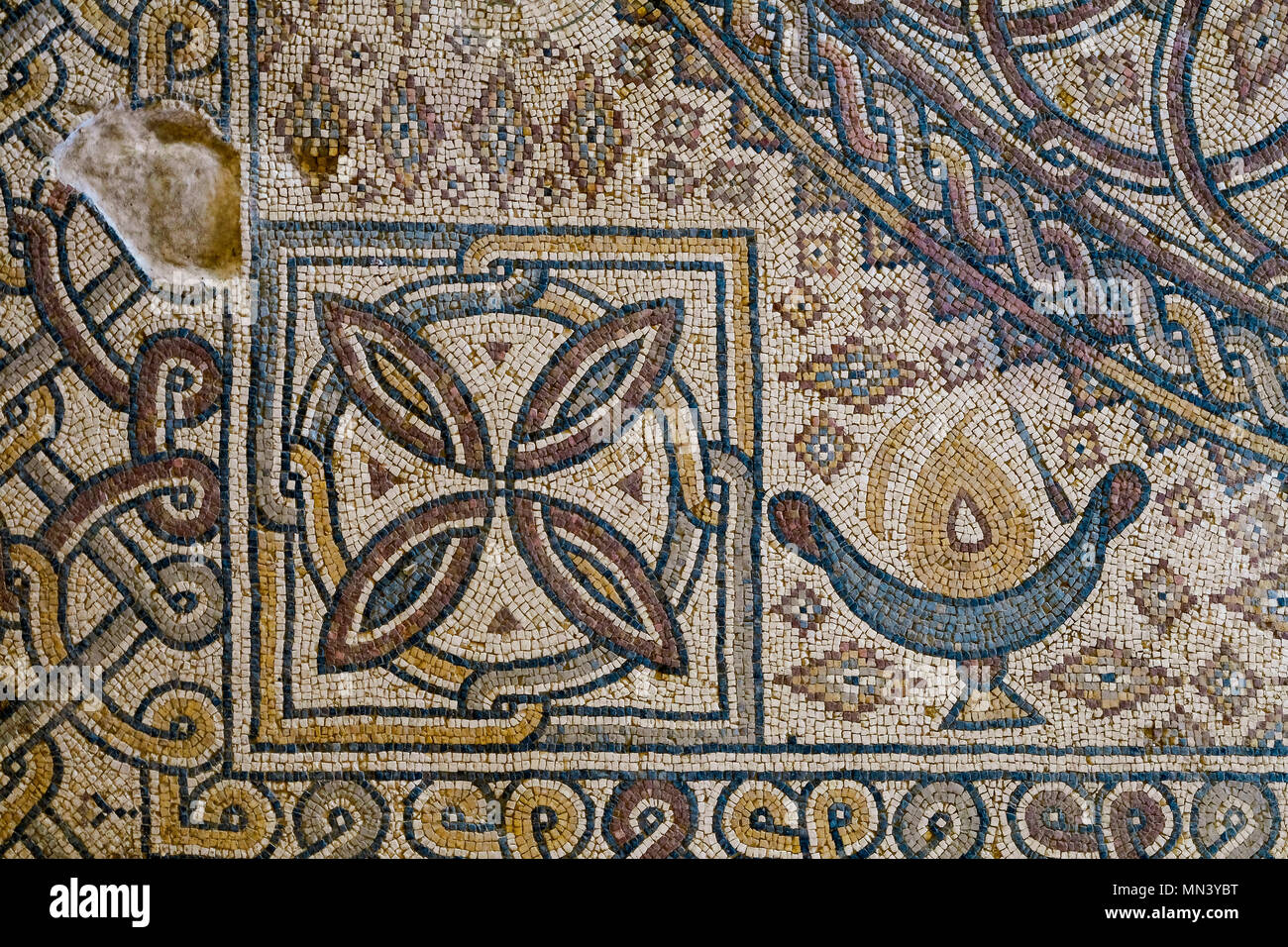 Ancient mosaic pattern on the floor in Madaba Archaeological Park Stock ...
