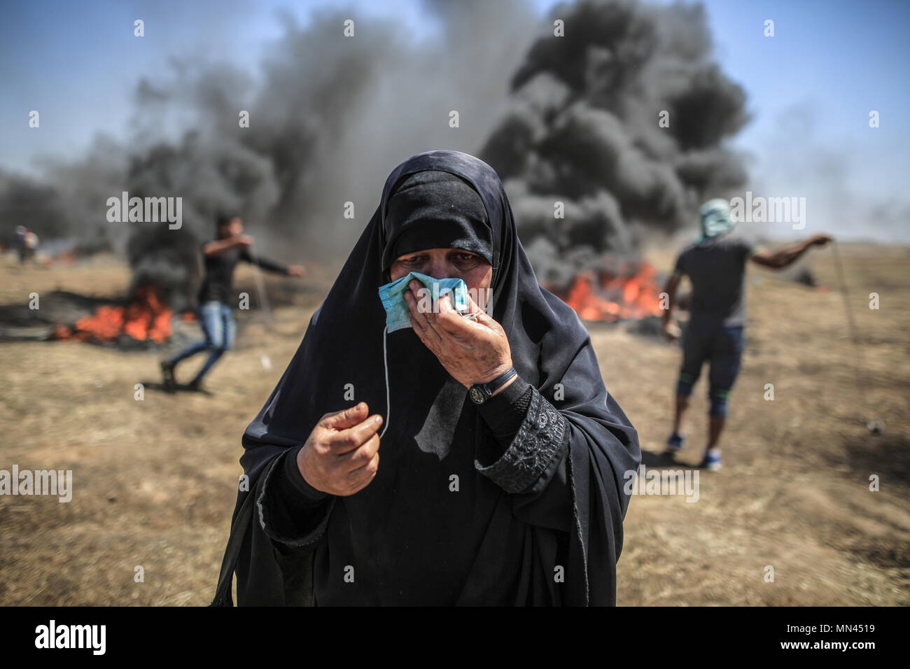 Gas mask woman israeli hi-res stock photography and images - Alamy