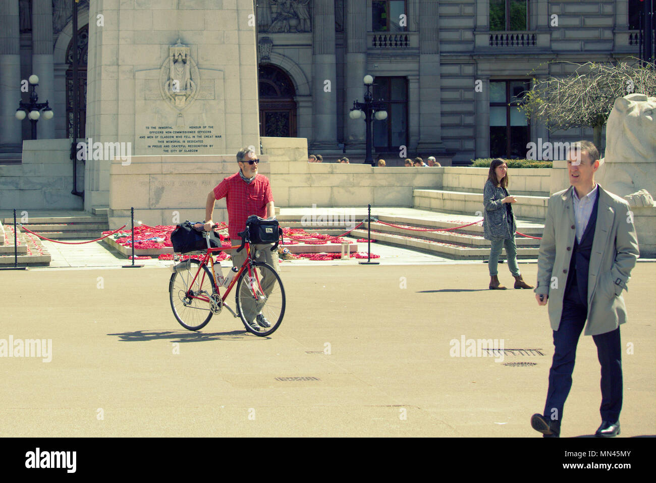 Glasgow, Scotland, UK 14th May.UK Weather Summer weather if not taps ...