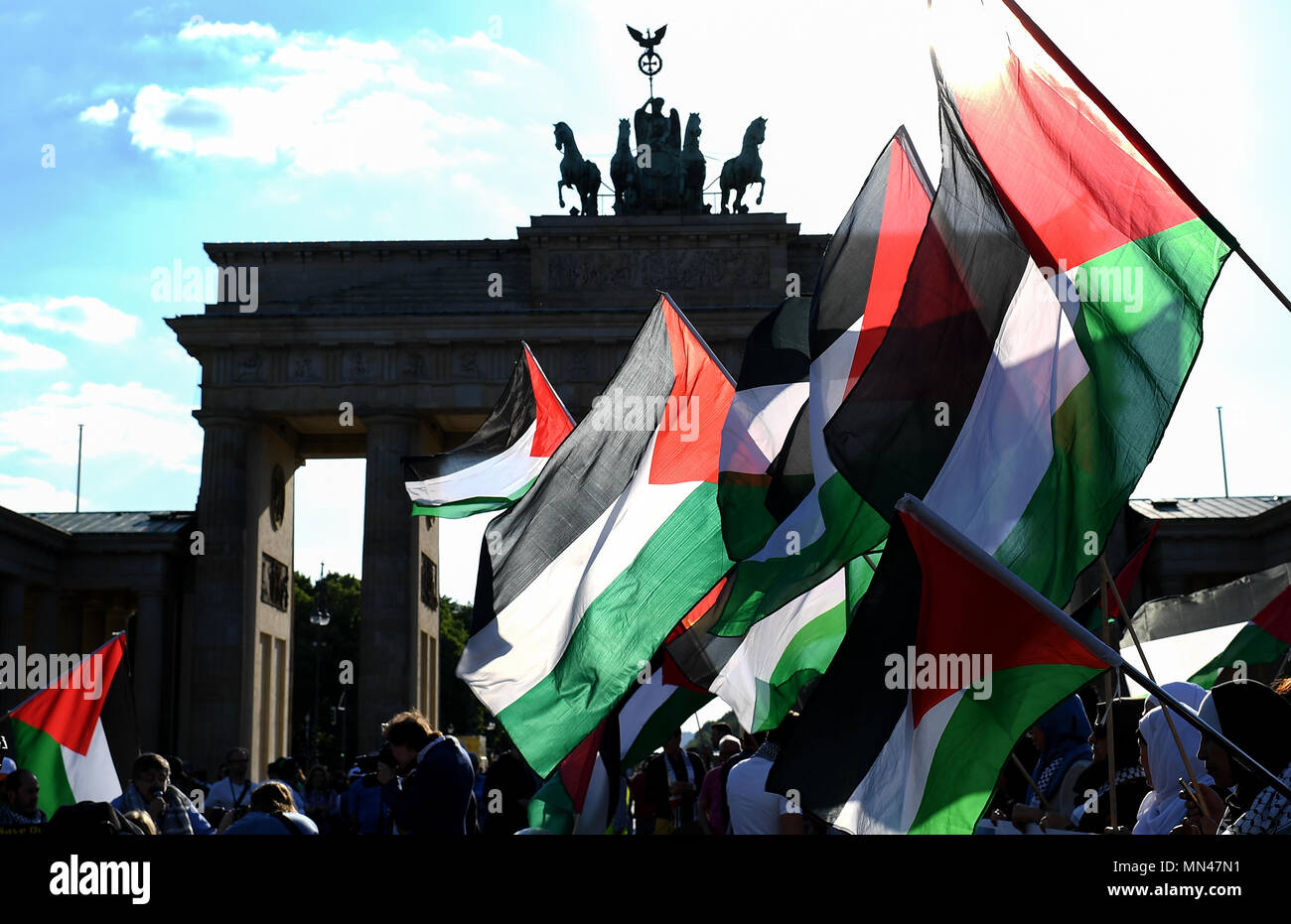 Palestinian flags waving hi-res stock photography and images - Alamy