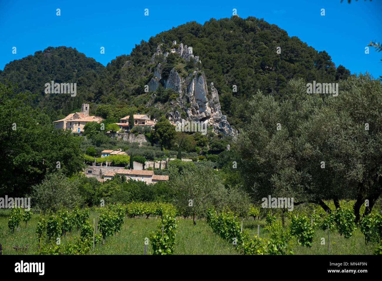 Séguret and provence hi-res stock photography and images - Alamy
