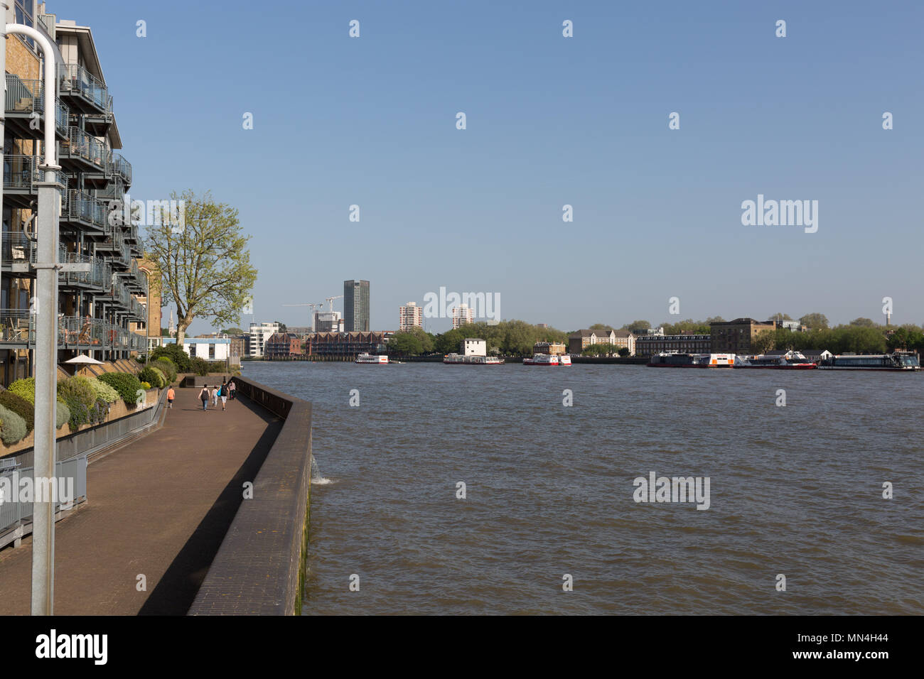 River Thames path, Wapping, London Stock Photo - Alamy