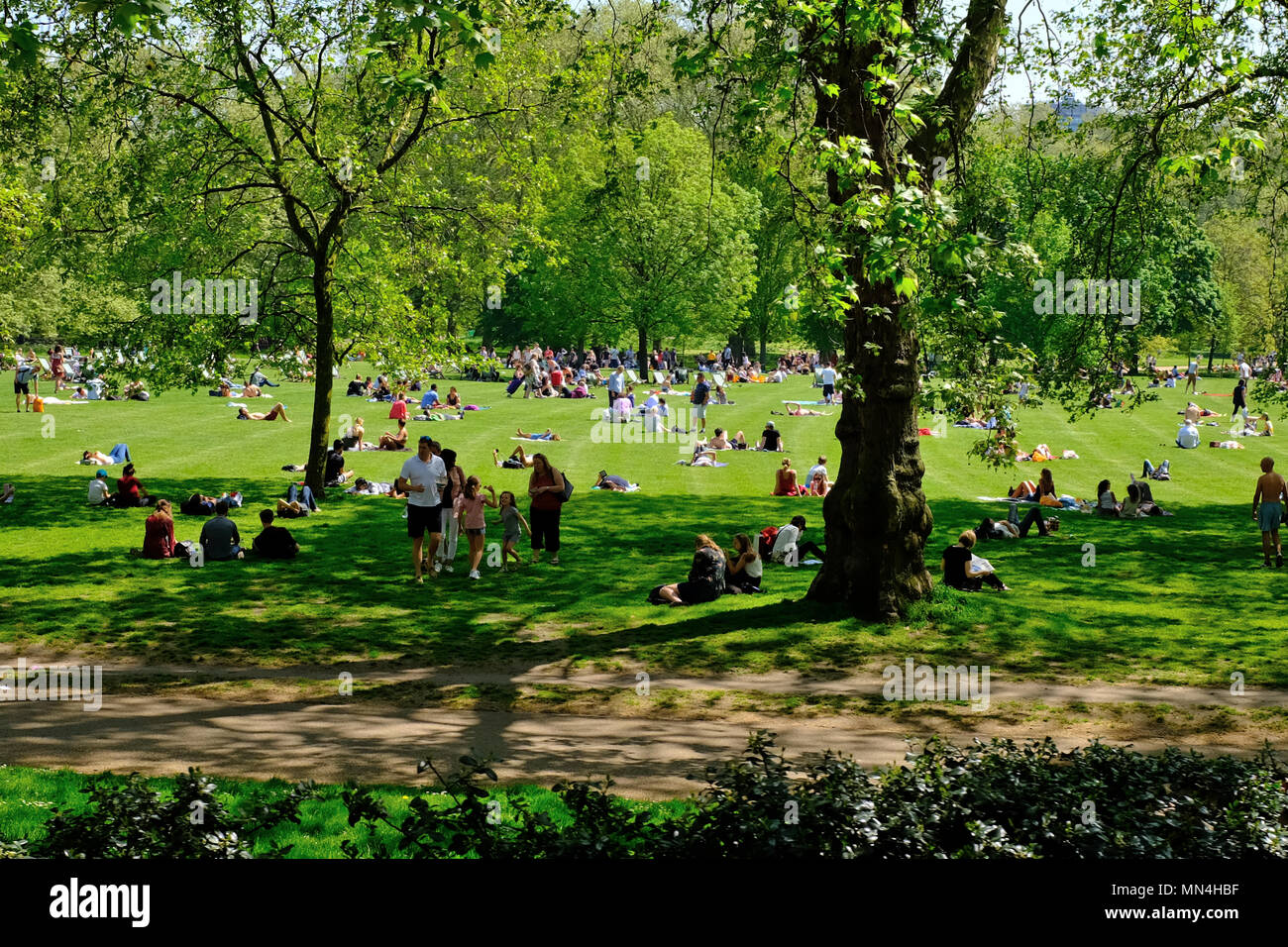 London parks hi-res stock photography and images - Alamy