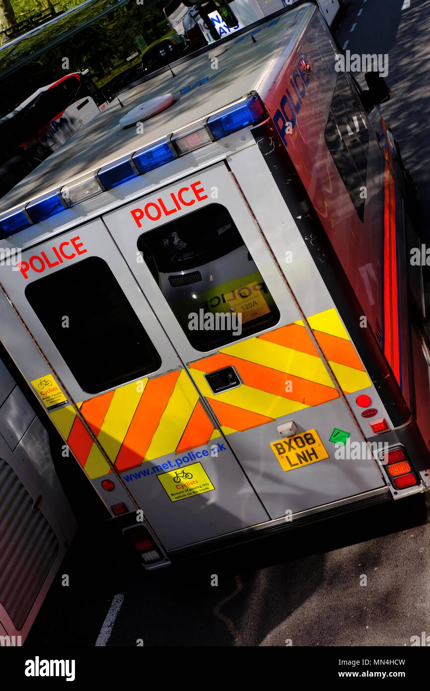 London metropolitan police cars hi-res stock photography and images - Alamy