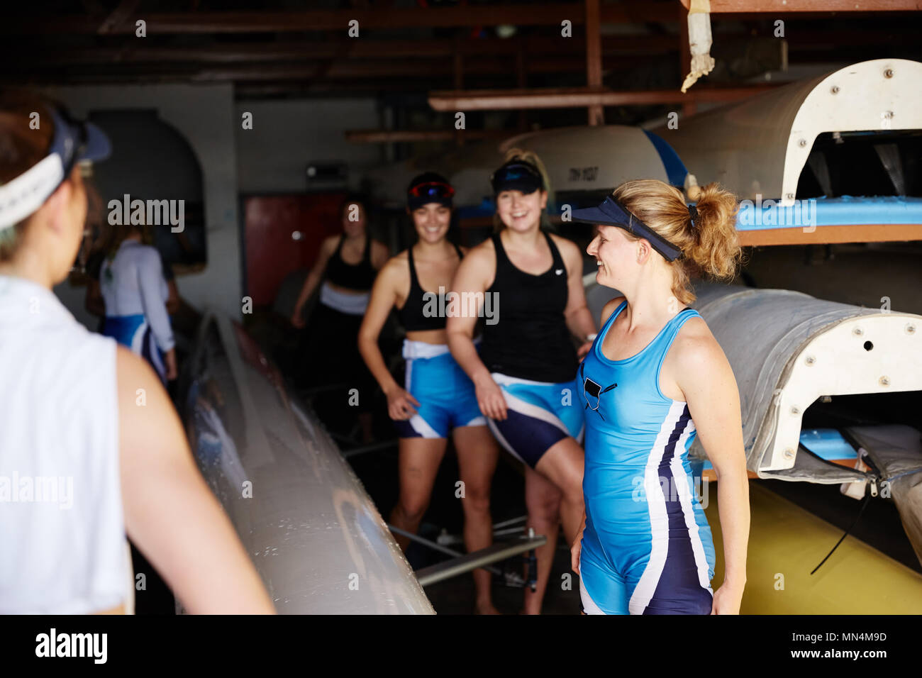 Women rowing team hi-res stock photography and images - Alamy