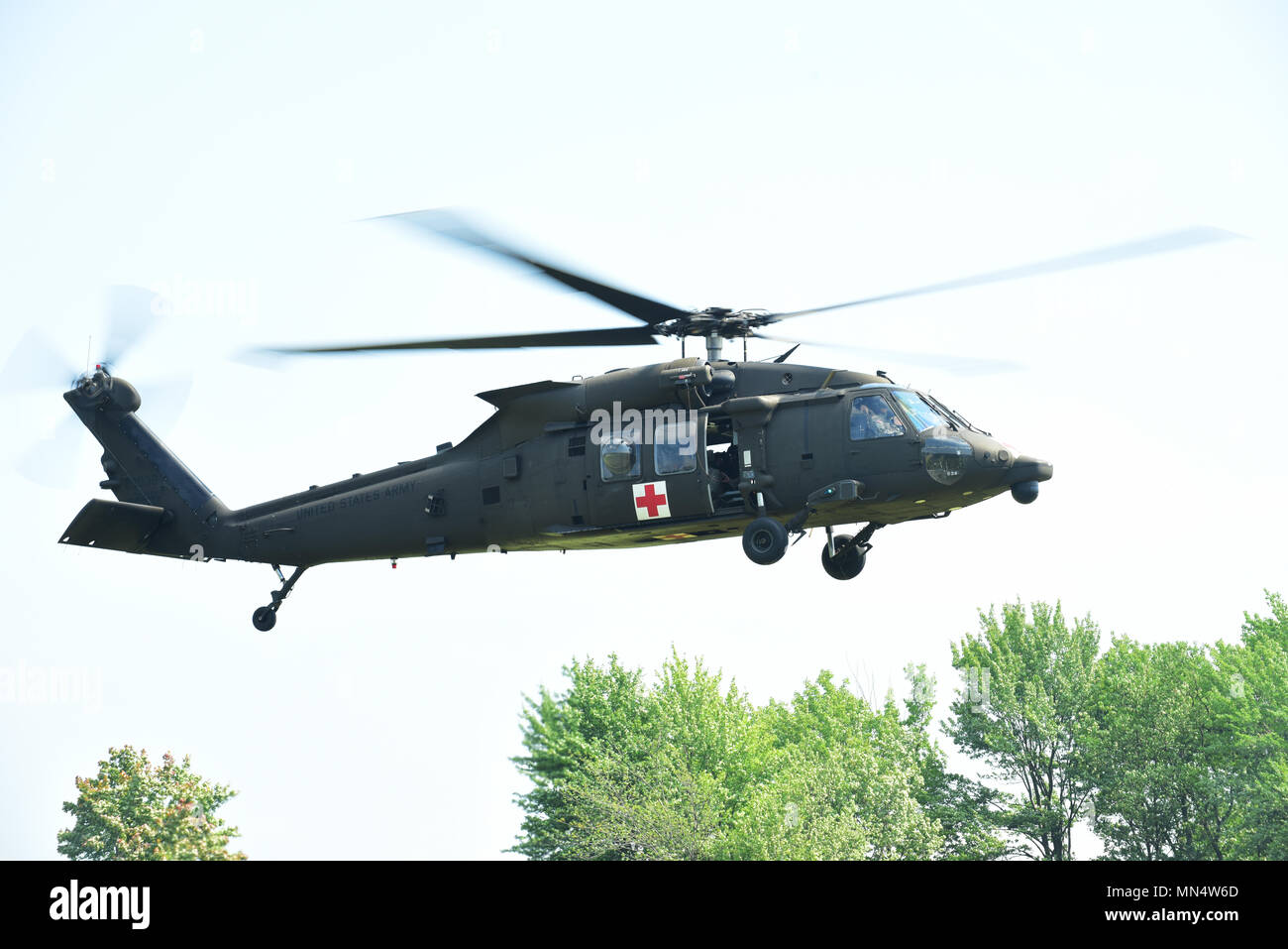 Hawaii Army National Guard Soldiers with the 1-189th General Support ...