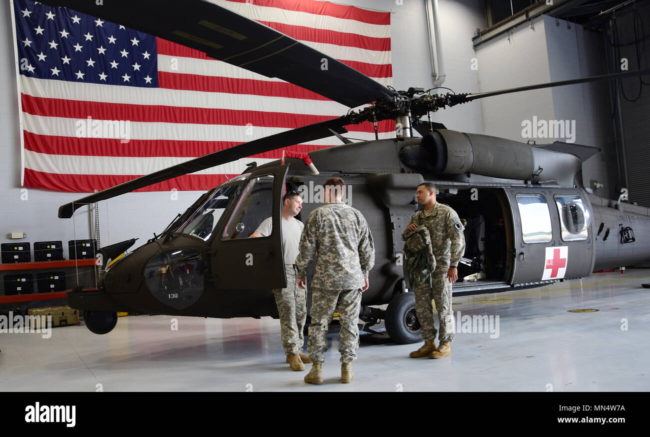 Hawaii Army National Guard Soldiers with the 1-189th General Support ...