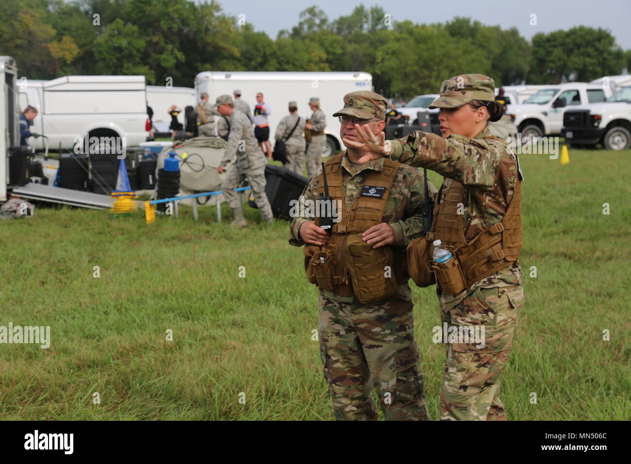 Missouri National Guard Soldiers and Airmen work with teams from across ...