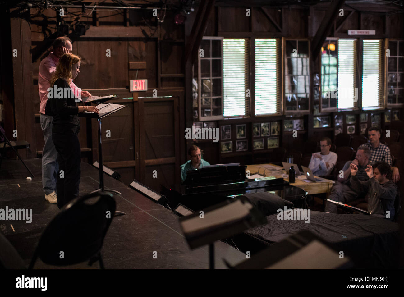 Soldiers from The United States Army Field Band work with professionals ...